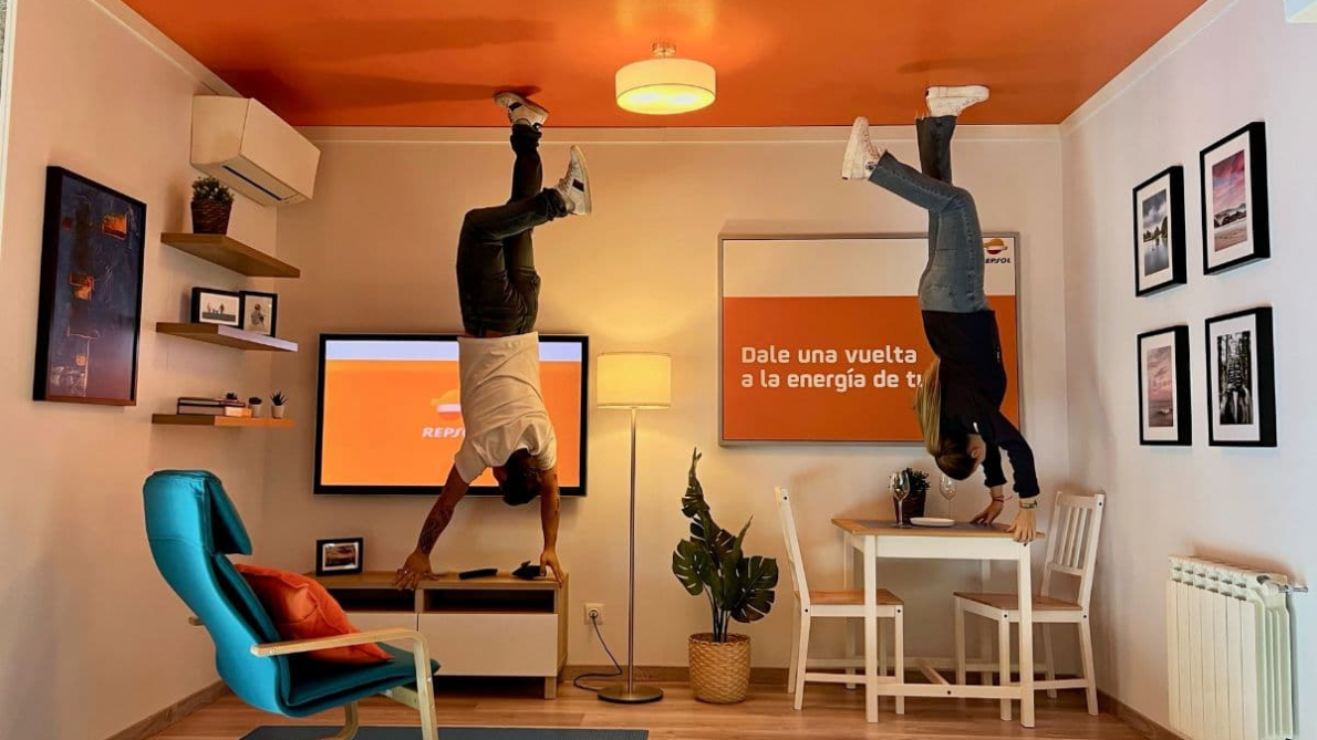 Repsol lanza la campaña 'La casa invertida', por Arnold Fullsix