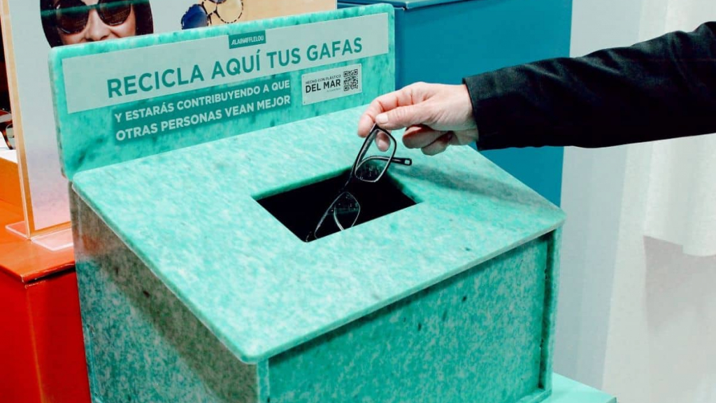 Mira por un mar limpio, campaña de Gravity Wave y Alain Afflelou