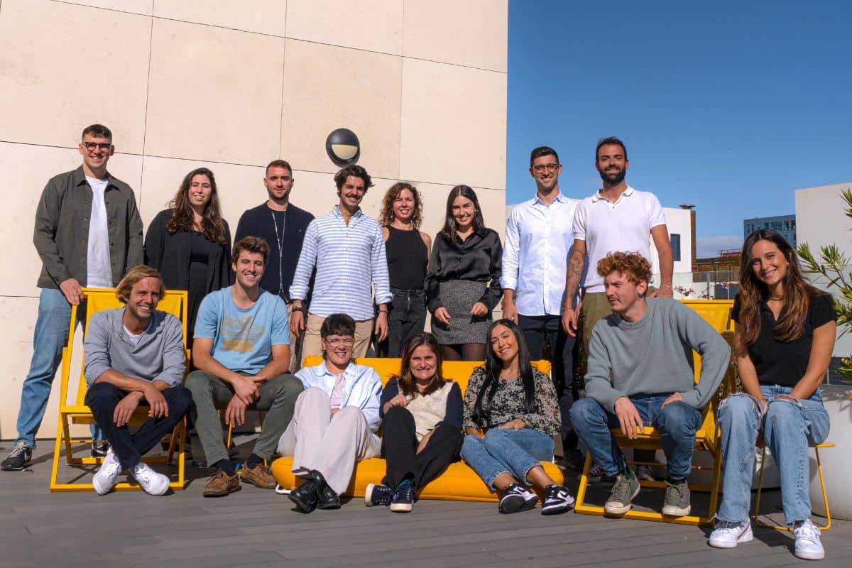 TEAM LEWIS, nueva agencia de RRPP en España de Payhawk